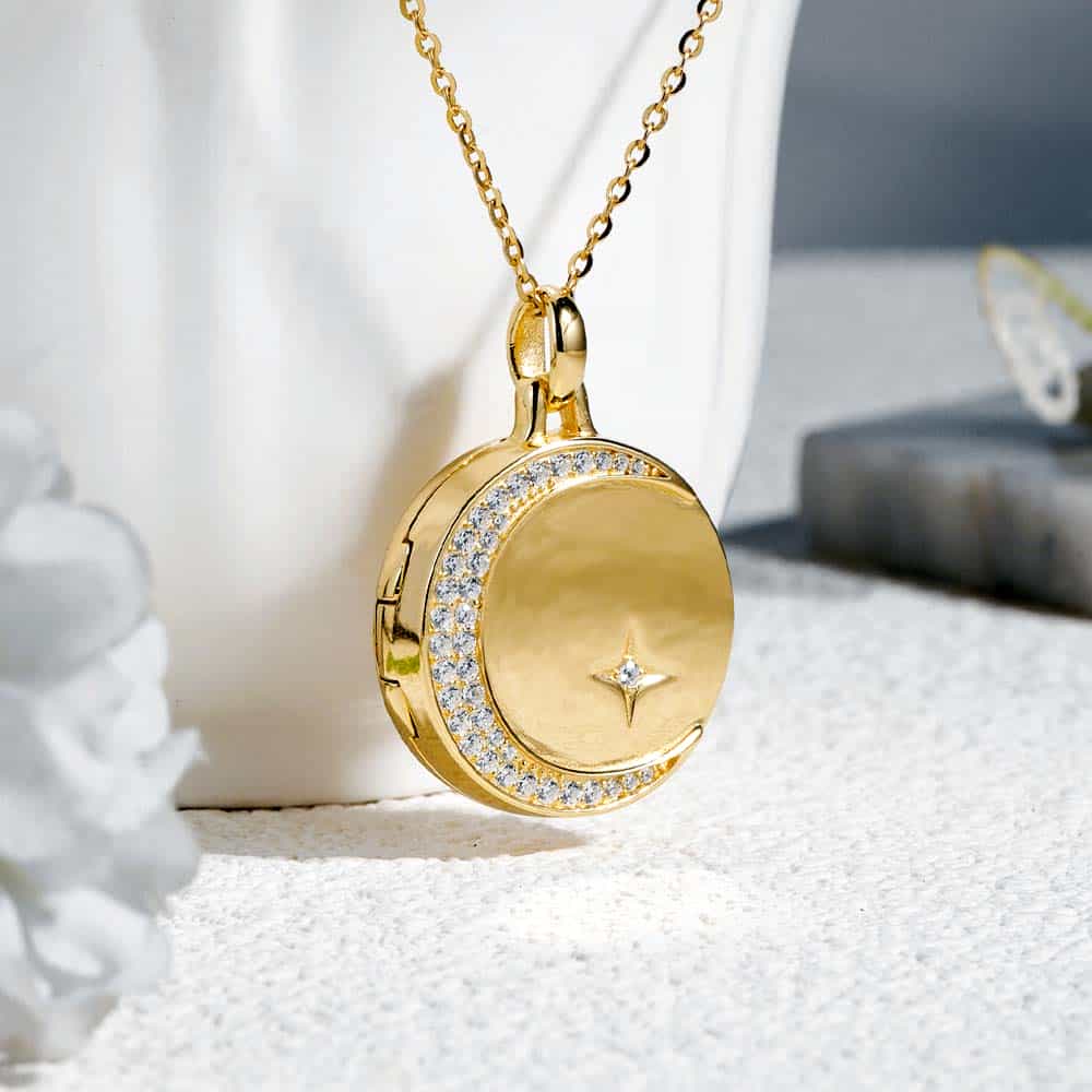 Gepersonaliseerde Medaillon Ketting Goud met Foto - Maan Ster – Remisia.nl